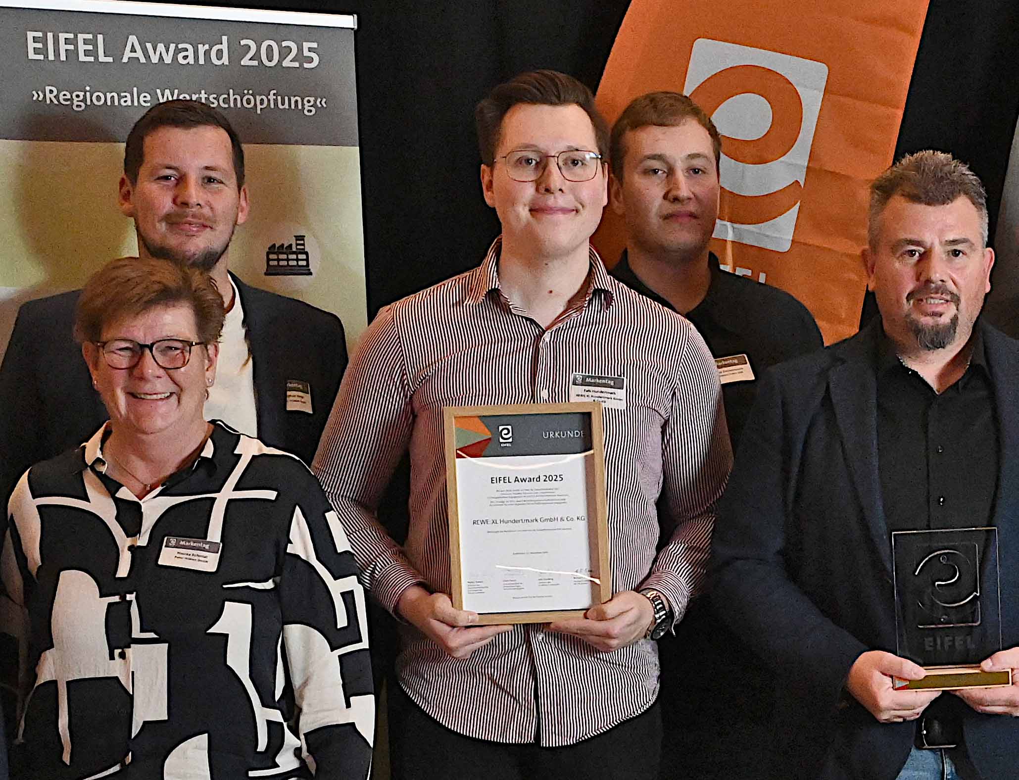 Peter Hünten als Partner der REWE-XL Hundertmark mit Eifel Award ...